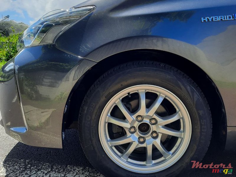 2017' Toyota Prius+ This is a Prius Alpha hybrid for sale.