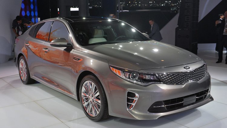 2016 Kia Optima Builds on Third-Gen Car's Sense of Style, Efficiency